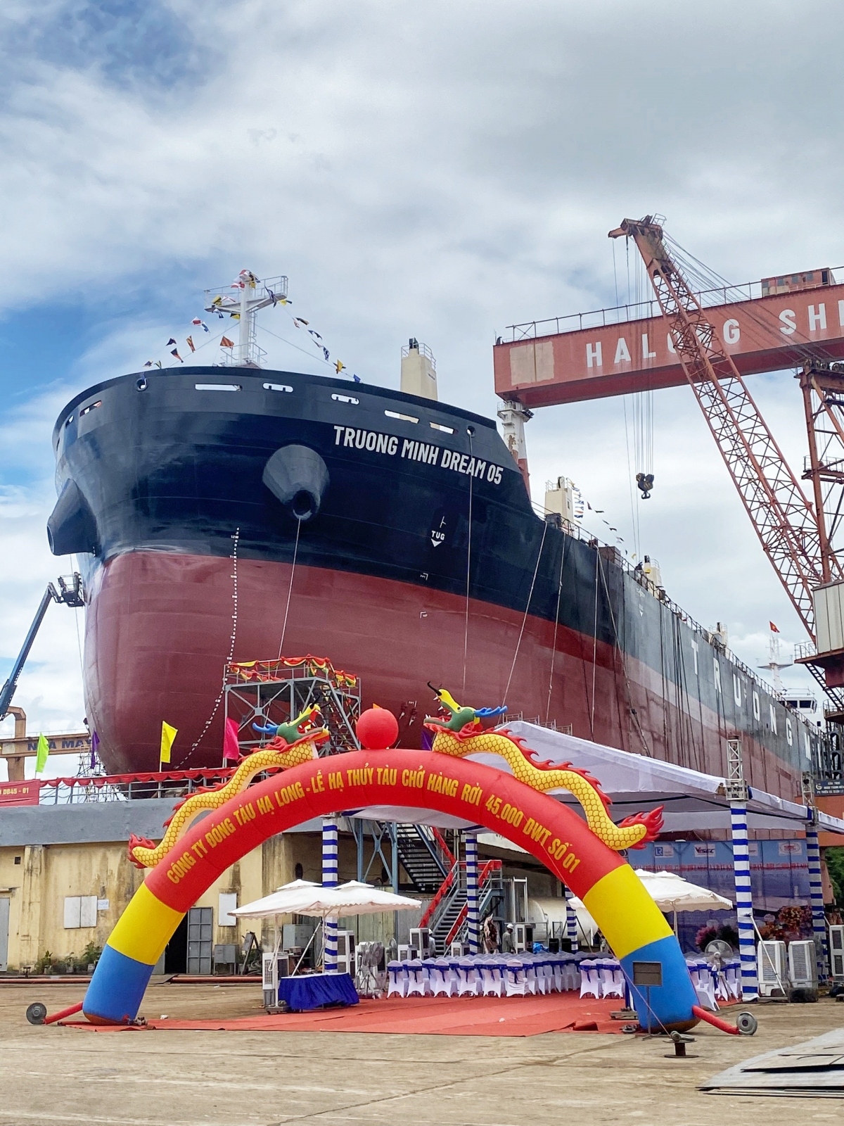 SHIPBUIDING INDUSTRY : VIETNAM – HALONG Shipyard Launching a 45,000 DWT ...