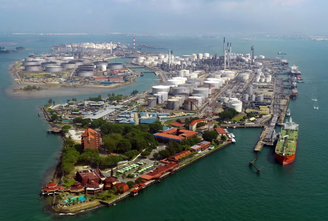 MARINE POLLUTION : SINGAPORE – Oil Leak At Shell’s Bukom Pipeline ...